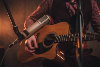 How To Mic A Guitar Amp: Step By Step Guide - Become Singers